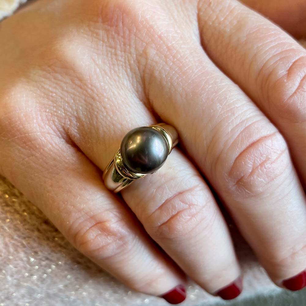 Estate Black Tahitian Pearl Ring in Yellow Gold